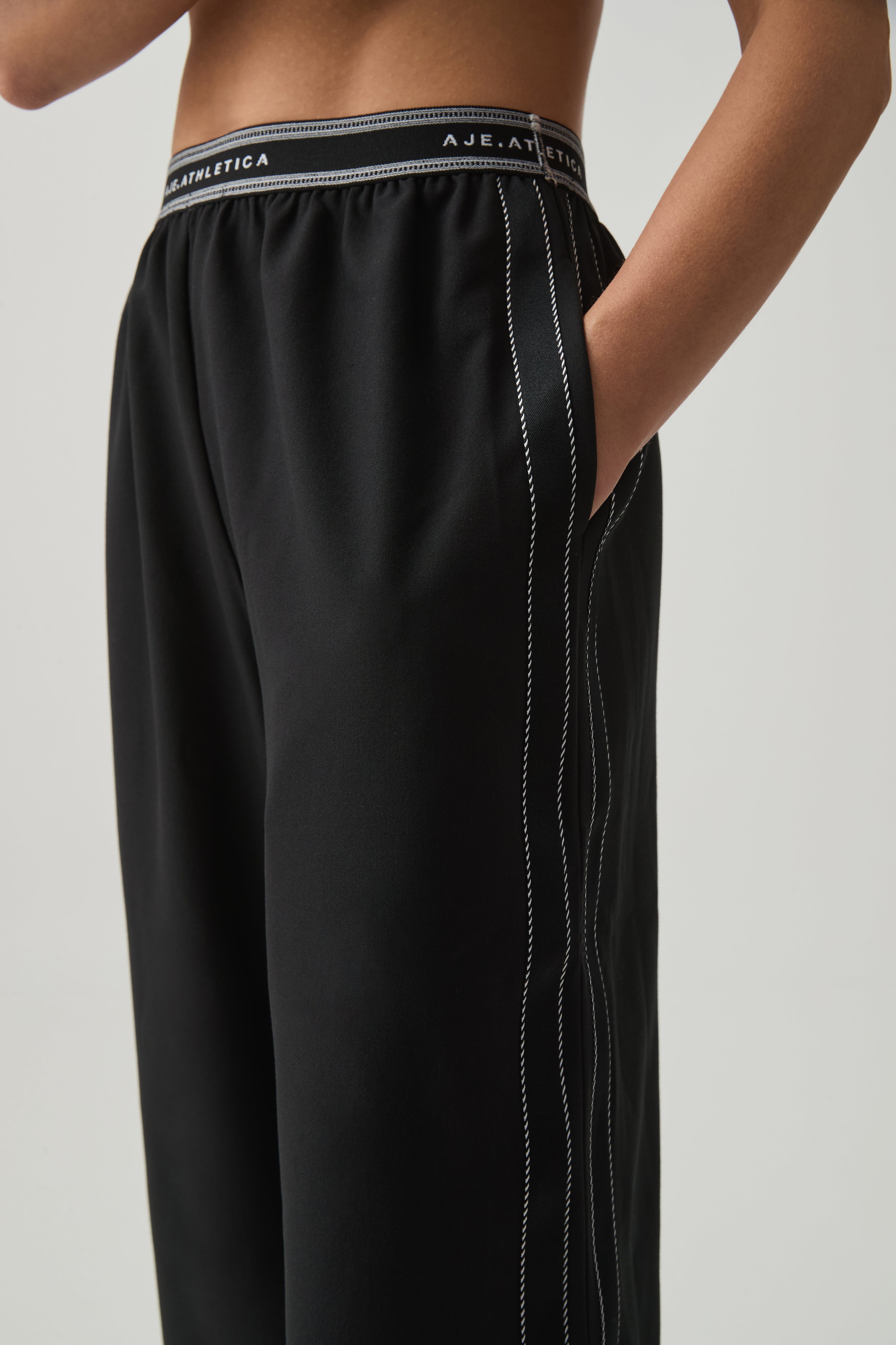 Logo Elastic Pant 513 | Black | AJE ATHLETICA – Aje ROW
